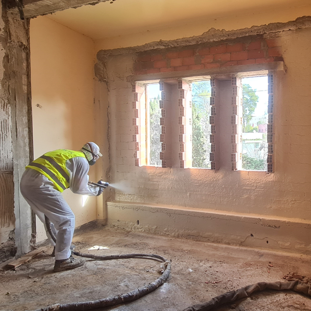 Isolation thermique des façades par injection de mousse en POLYUREA ...